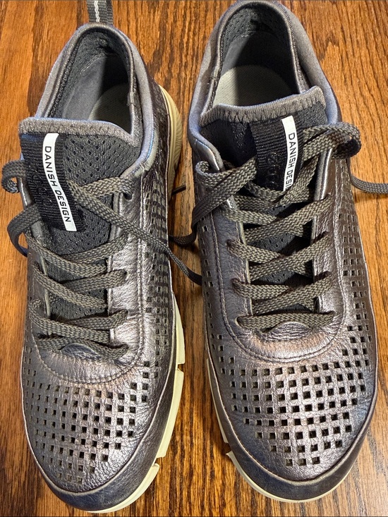 Ecco | Shoes | Ecco Danish Design Perforated Leather Comfort Sneakers ...